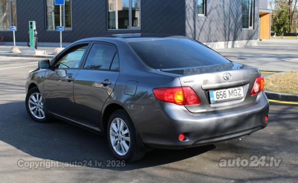 Pelēks Toyota Corolla 2007 Rapla, ar dzinēja tilpumu 1.60 L un nobraukumu 195 tūkst. km par 3889 €, foto 4 vietnē AUTOMOTO.COM.LV