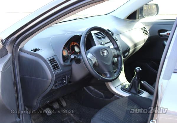Pelēks Toyota Corolla 2007 Rapla, ar dzinēja tilpumu 1.60 L un nobraukumu 195 tūkst. km par 3889 €, foto 8 vietnē AUTOMOTO.COM.LV