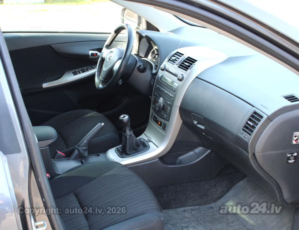 Pelēks Toyota Corolla 2007 Rapla, ar dzinēja tilpumu 1.60 L un nobraukumu 195 tūkst. km par 3889 €, foto 10 vietnē AUTOMOTO.COM.LV