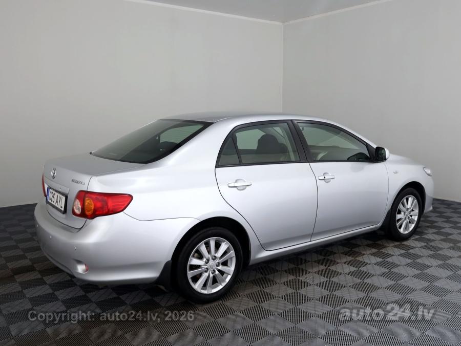 Pelēks Toyota Corolla 2007 Tallina, ar dzinēja tilpumu 1.60 L un nobraukumu 258 tūkst. km par 2499 €, foto 4 vietnē AUTOMOTO.COM.LV