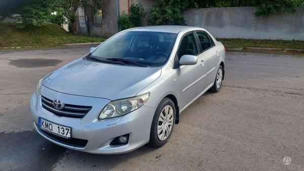 Grey Toyota Corolla 2007 in Klaipeda, with an engine capacity of 1.36 L and mileage of 382 thousand km for 2250 €, photo 1 on AUTOMOTO.COM.LV