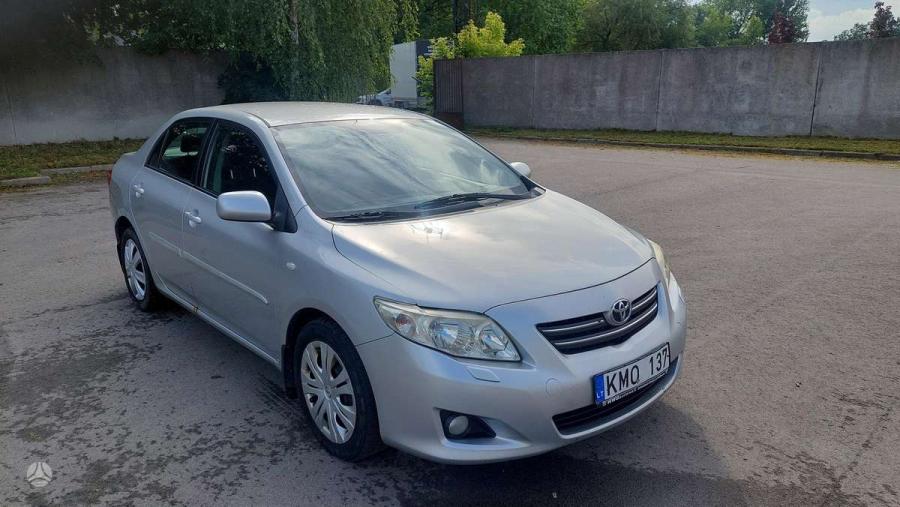 Grey Toyota Corolla 2007 in Klaipeda, with an engine capacity of 1.36 L and mileage of 382 thousand km for 2250 €, photo 3 on AUTOMOTO.COM.LV