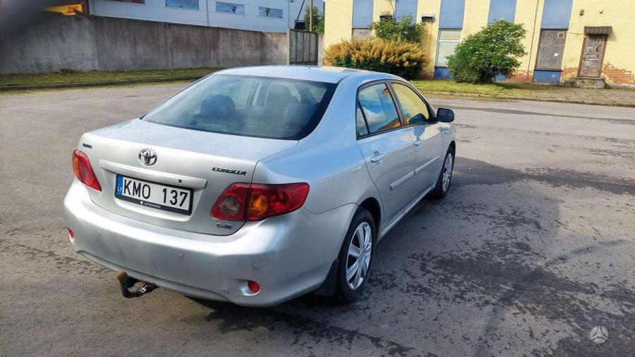 Grey Toyota Corolla 2007 in Klaipeda, with an engine capacity of 1.36 L and mileage of 382 thousand km for 2250 €, photo 4 on AUTOMOTO.COM.LV