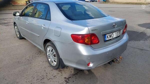 Grey Toyota Corolla 2007 in Klaipeda, with an engine capacity of 1.36 L and mileage of 382 thousand km for 2250 €, photo 4 on AUTOMOTO.COM.LV