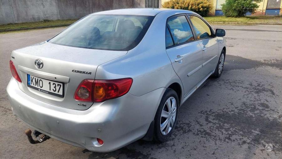 Grey Toyota Corolla 2007 in Klaipeda, with an engine capacity of 1.36 L and mileage of 382 thousand km for 2250 €, photo 6 on AUTOMOTO.COM.LV