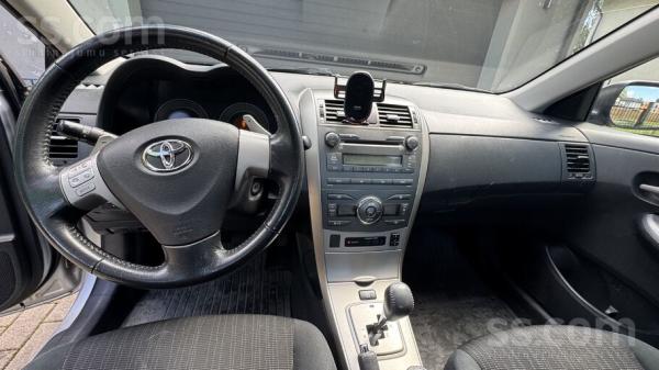 Grey Toyota Corolla 2007 in Riga, with an engine capacity of 1.60 L and mileage of 146 thousand km for 2800 €, photo 3 on AUTOMOTO.COM.LV