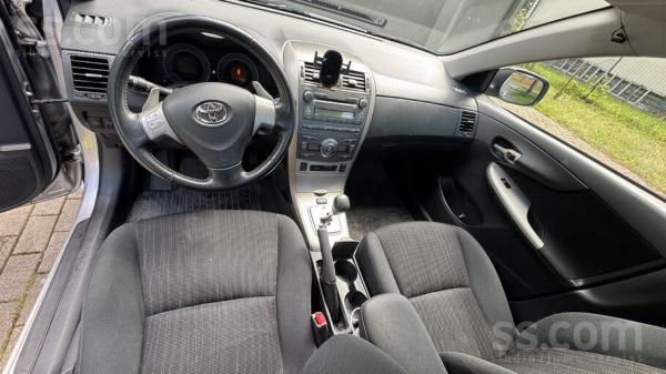 Grey Toyota Corolla 2007 in Riga, with an engine capacity of 1.60 L and mileage of 146 thousand km for 2800 €, photo 4 on AUTOMOTO.COM.LV