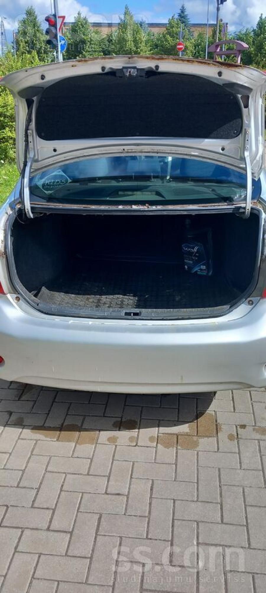 Pelēks Toyota Corolla 2007 Jelgava, ar dzinēja tilpumu 1.40 L un nobraukumu 325 tūkst. km par 1800 €, foto 9 vietnē AUTOMOTO.COM.LV
