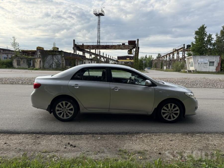 Pelēks Toyota Corolla 2007 Rīga, ar dzinēja tilpumu 1.60 L un nobraukumu 161 tūkst. km par 2600 €, foto 5 vietnē AUTOMOTO.COM.LV