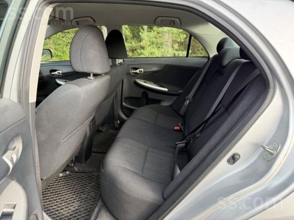 Grey Toyota Corolla 2007 in Riga, with an engine capacity of 1.60 L and mileage of 161 thousand km for 2600 €, photo 6 on AUTOMOTO.COM.LV