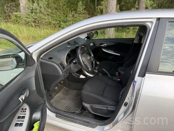 Grey Toyota Corolla 2007 in Riga, with an engine capacity of 1.60 L and mileage of 161 thousand km for 2600 €, photo 7 on AUTOMOTO.COM.LV