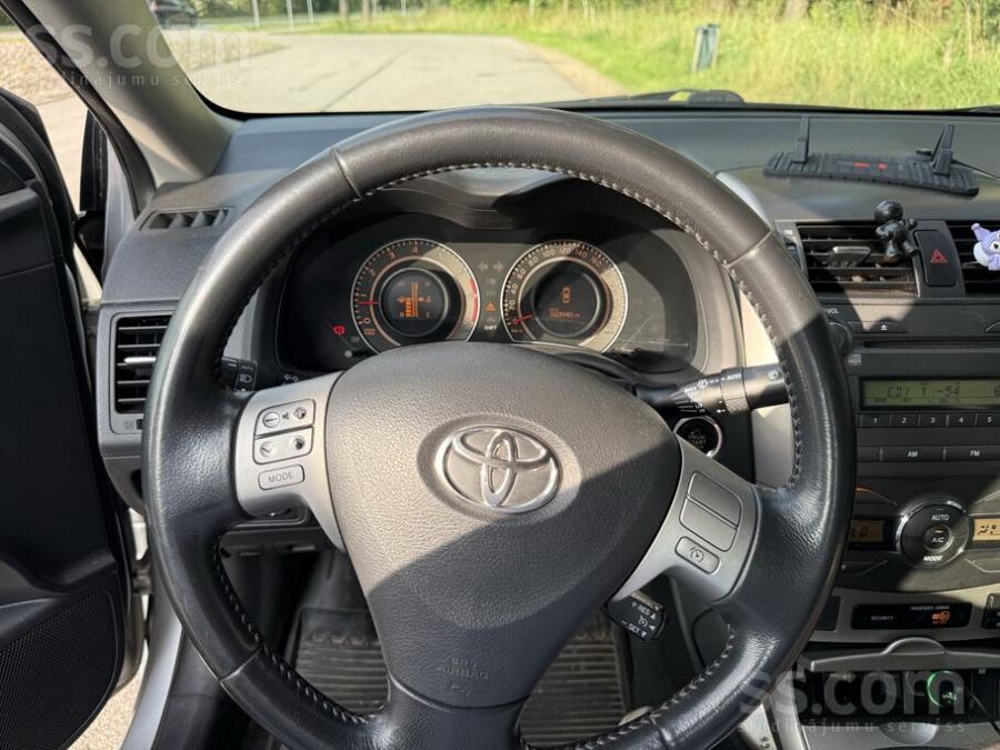Pelēks Toyota Corolla 2007 Rīga, ar dzinēja tilpumu 1.60 L un nobraukumu 161 tūkst. km par 2600 €, foto 9 vietnē AUTOMOTO.COM.LV