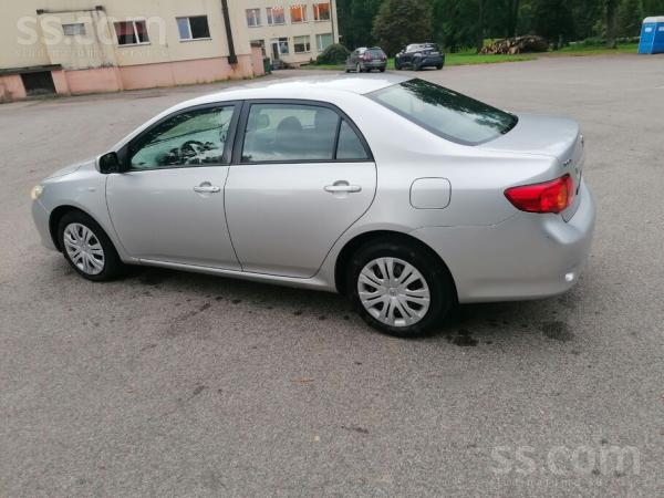 Pelēks Toyota Corolla 2007 Ogre, ar dzinēja tilpumu 1.60 L un nobraukumu 146 tūkst. km par 4000 €, foto 5 vietnē AUTOMOTO.COM.LV