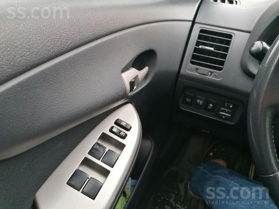 Grey Toyota Corolla 2007 in Ogre, with an engine capacity of 1.60 L and mileage of 146 thousand km for 4000 €, photo 10 on AUTOMOTO.COM.LV