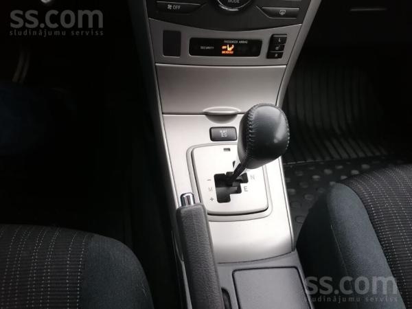 Pelēks Toyota Corolla 2007 Ogre, ar dzinēja tilpumu 1.60 L un nobraukumu 146 tūkst. km par 4000 €, foto 11 vietnē AUTOMOTO.COM.LV