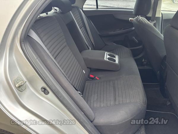 Pelēks Toyota Corolla 2007 Tallina, ar dzinēja tilpumu 1.40 L un nobraukumu 193 tūkst. km par 1699 €, foto 6 vietnē AUTOMOTO.COM.LV