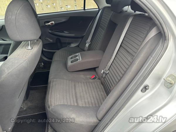 Pelēks Toyota Corolla 2007 Tallina, ar dzinēja tilpumu 1.40 L un nobraukumu 193 tūkst. km par 1699 €, foto 7 vietnē AUTOMOTO.COM.LV