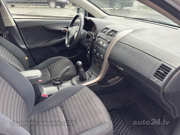 Pelēks Toyota Corolla 2007 Tallina, ar dzinēja tilpumu 1.40 L un nobraukumu 193 tūkst. km par 1699 €, foto 9 vietnē AUTOMOTO.COM.LV