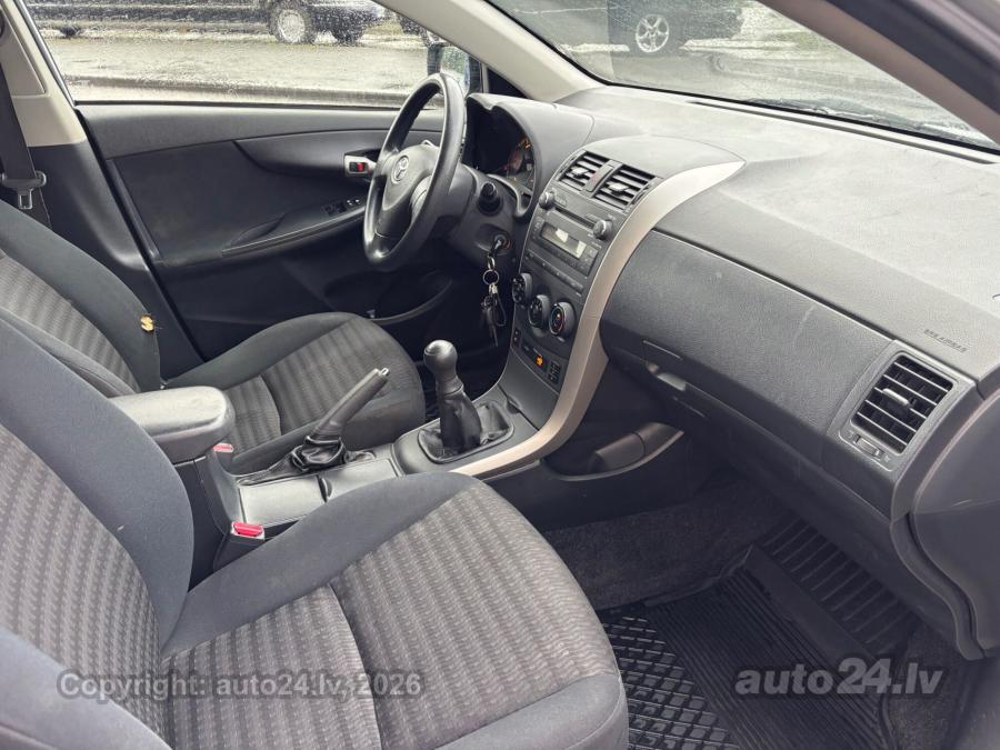 Pelēks Toyota Corolla 2007 Tallina, ar dzinēja tilpumu 1.40 L un nobraukumu 193 tūkst. km par 1699 €, foto 9 vietnē AUTOMOTO.COM.LV