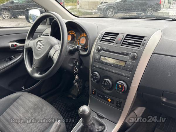 Pelēks Toyota Corolla 2007 Tallina, ar dzinēja tilpumu 1.40 L un nobraukumu 193 tūkst. km par 1699 €, foto 10 vietnē AUTOMOTO.COM.LV