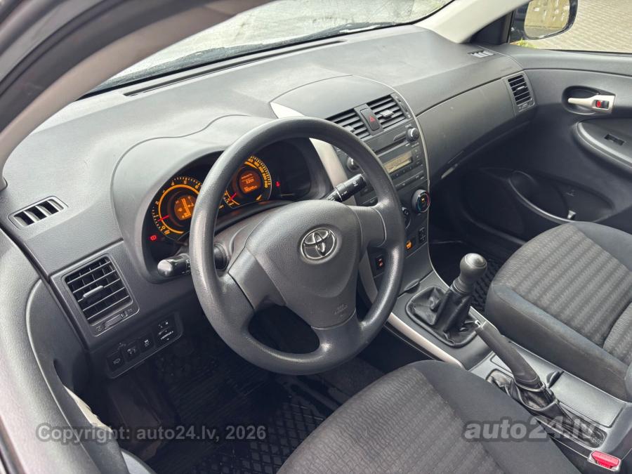 Pelēks Toyota Corolla 2007 Tallina, ar dzinēja tilpumu 1.40 L un nobraukumu 193 tūkst. km par 1699 €, foto 11 vietnē AUTOMOTO.COM.LV