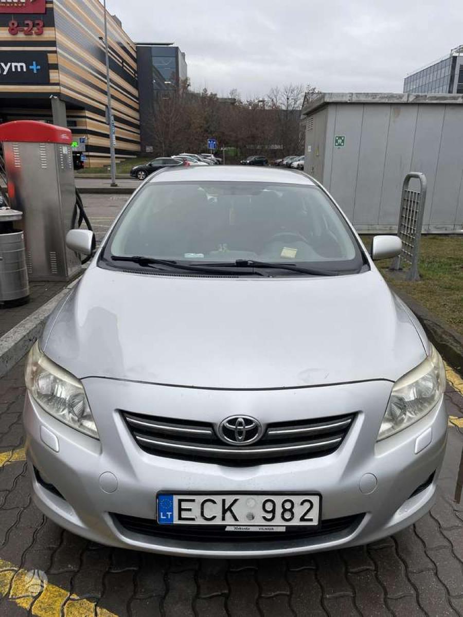 Grey Toyota Corolla 2008 in Vilnius, with an engine capacity of 1.36 L and mileage of 416 thousand km for 2499 €, photo 1 on AUTOMOTO.COM.LV
