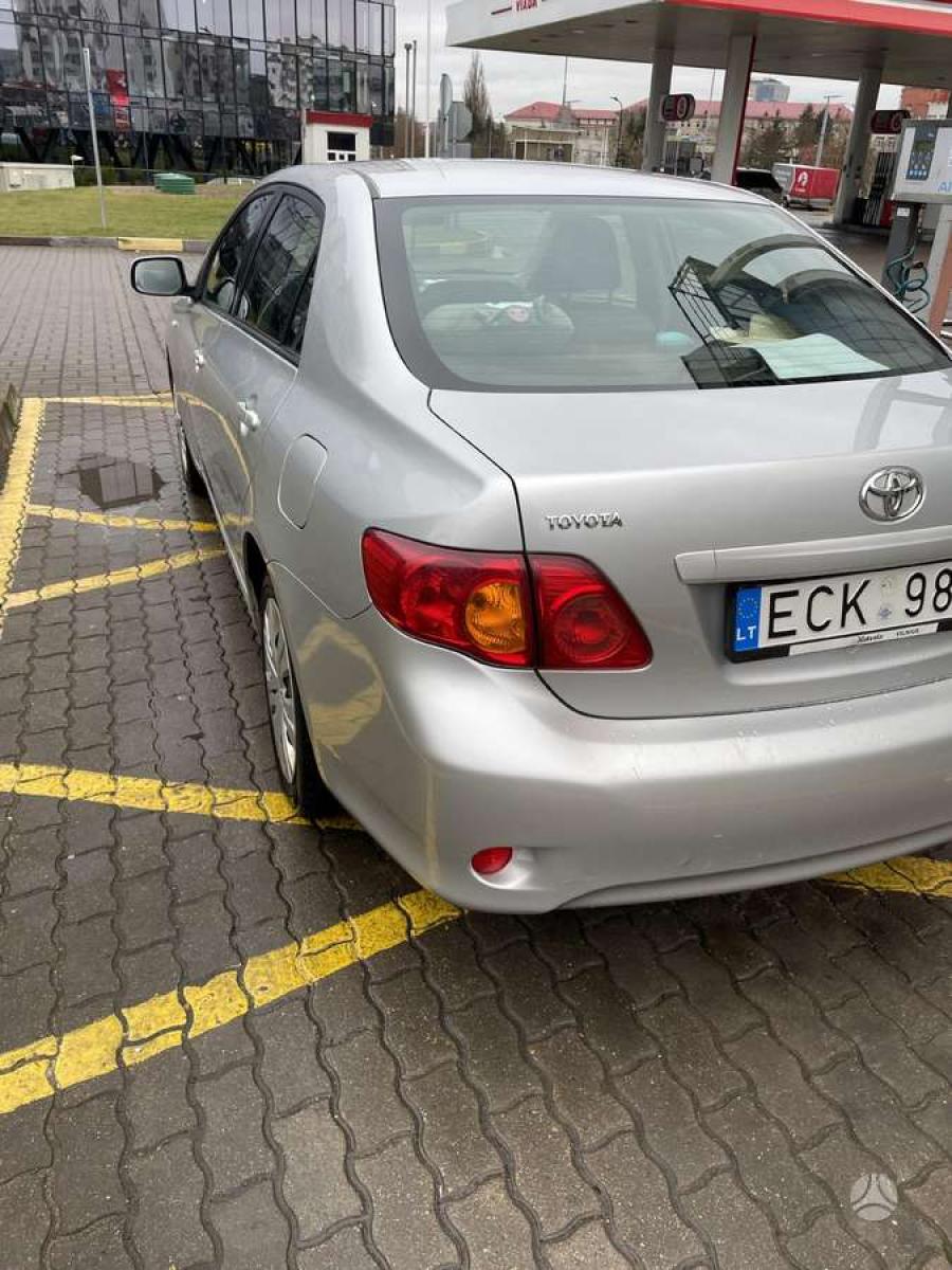 Grey Toyota Corolla 2008 in Vilnius, with an engine capacity of 1.36 L and mileage of 416 thousand km for 2499 €, photo 4 on AUTOMOTO.COM.LV
