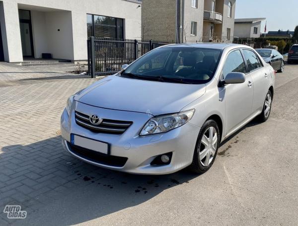Grey Toyota Corolla 2008 in Vilnius, with an engine capacity of 1.60 L and mileage of 199 thousand km for 2350 €, photo 1 on AUTOMOTO.COM.LV
