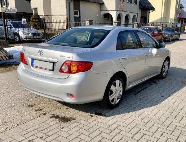 Grey Toyota Corolla 2008 in Vilnius, with an engine capacity of 1.60 L and mileage of 199 thousand km for 2350 €, photo 3 on AUTOMOTO.COM.LV