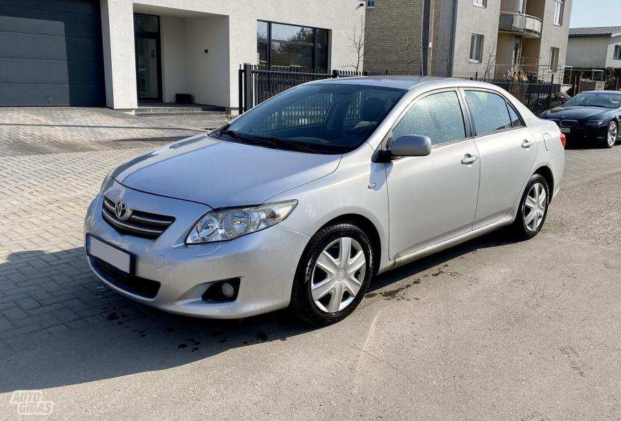 Pelēks Toyota Corolla 2008 Viļņa, ar dzinēja tilpumu 1.60 L un nobraukumu 199 tūkst. km par 2350 €, foto 2 vietnē AUTOMOTO.COM.LV
