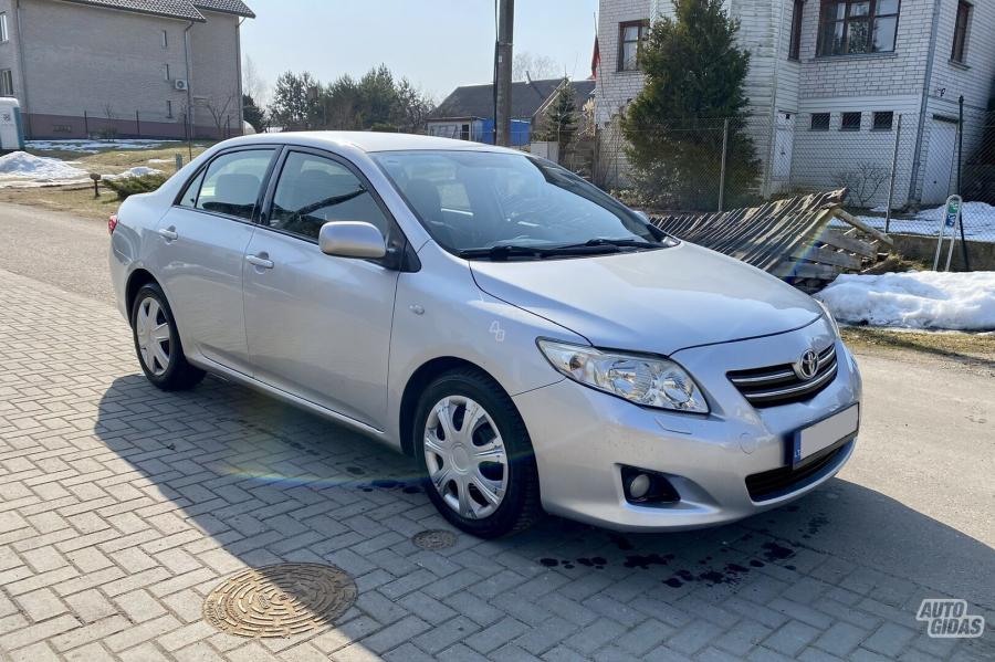 Pelēks Toyota Corolla 2008 Viļņa, ar dzinēja tilpumu 1.60 L un nobraukumu 199 tūkst. km par 2350 €, foto 5 vietnē AUTOMOTO.COM.LV