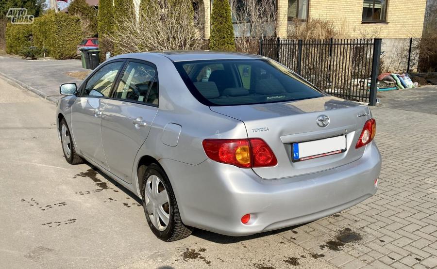 Pelēks Toyota Corolla 2008 Viļņa, ar dzinēja tilpumu 1.60 L un nobraukumu 199 tūkst. km par 2350 €, foto 6 vietnē AUTOMOTO.COM.LV