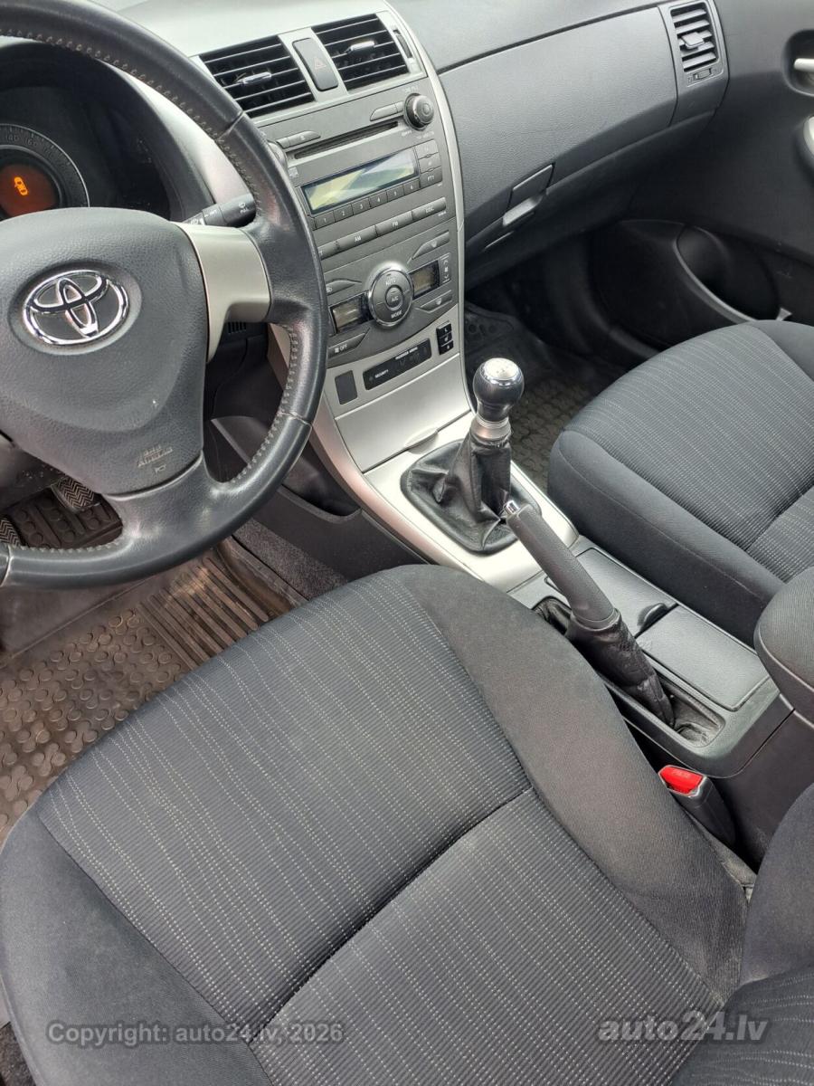 Pelēks Toyota Corolla 2008 Tallina, ar dzinēja tilpumu 1.60 L un nobraukumu 0 tūkst. km par 2500 €, foto 9 vietnē AUTOMOTO.COM.LV