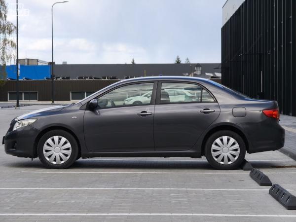 Grey Toyota Corolla 2008 in Vilnius, with an engine capacity of 1.60 L and mileage of 246 thousand km for 3500 €, photo 2 on AUTOMOTO.COM.LV
