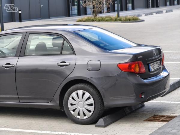 Grey Toyota Corolla 2008 in Vilnius, with an engine capacity of 1.60 L and mileage of 246 thousand km for 3500 €, photo 3 on AUTOMOTO.COM.LV