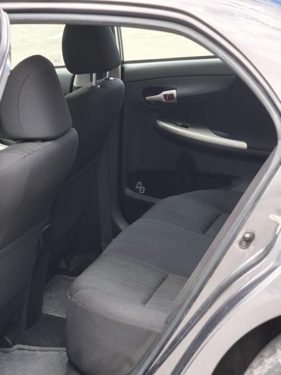 Grey Toyota Corolla 2008 in Vilnius, with an engine capacity of 1.60 L and mileage of 246 thousand km for 3500 €, photo 10 on AUTOMOTO.COM.LV