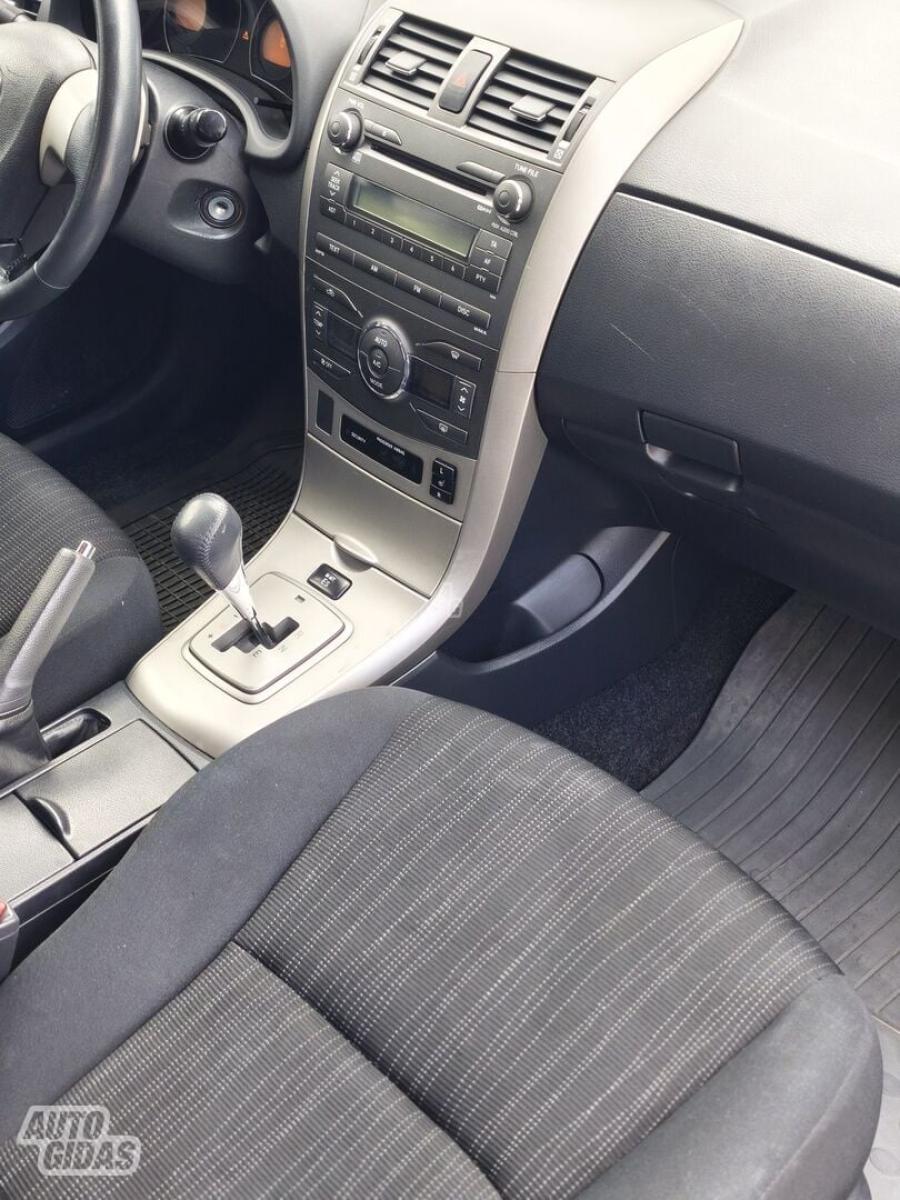 Grey Toyota Corolla 2008 in Vilnius, with an engine capacity of 1.60 L and mileage of 246 thousand km for 3500 €, photo 11 on AUTOMOTO.COM.LV