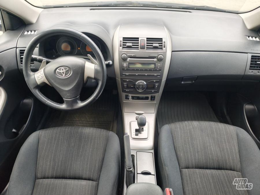 Grey Toyota Corolla 2008 in Vilnius, with an engine capacity of 1.60 L and mileage of 246 thousand km for 3500 €, photo 12 on AUTOMOTO.COM.LV