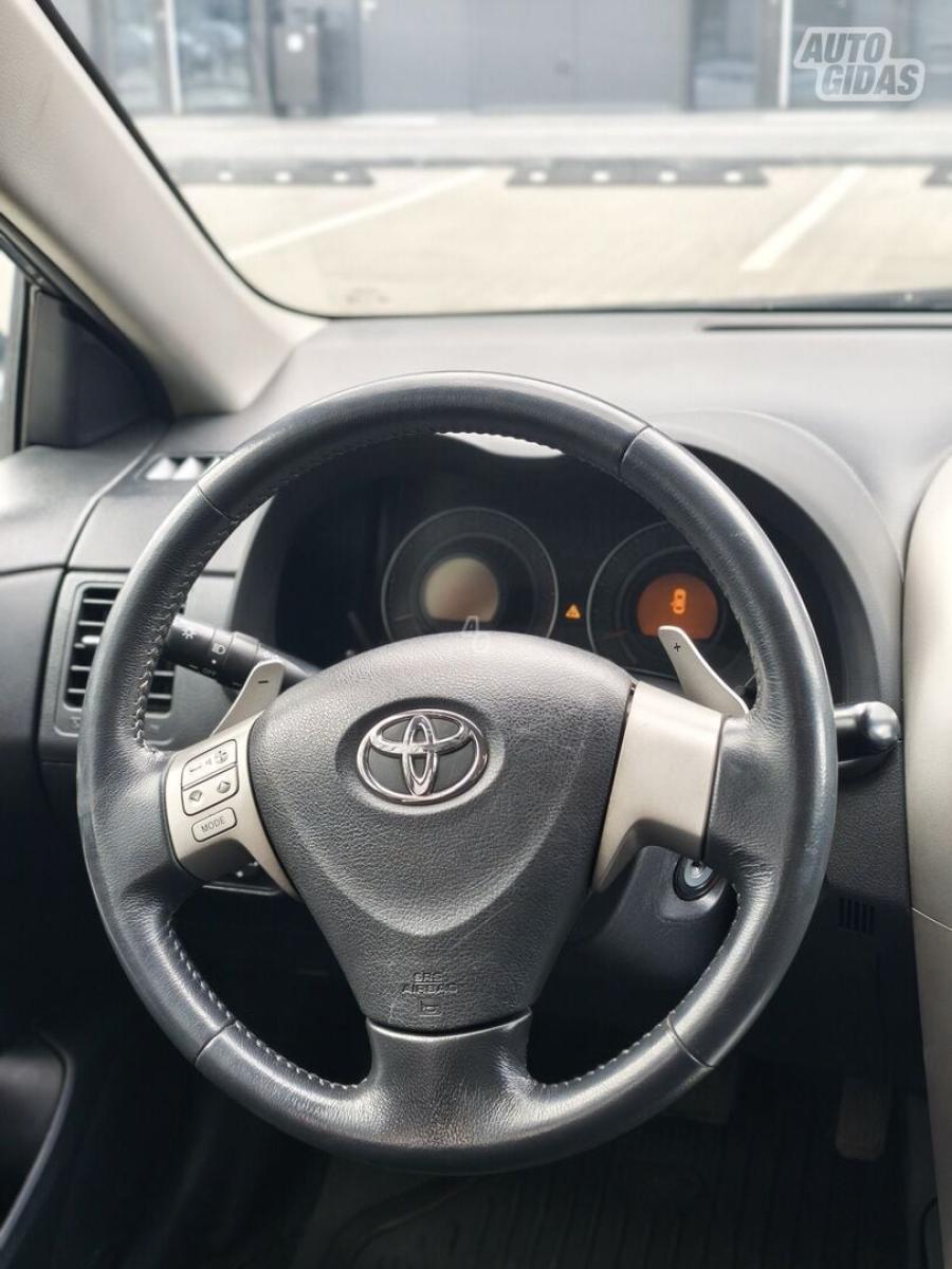 Grey Toyota Corolla 2008 in Vilnius, with an engine capacity of 1.60 L and mileage of 246 thousand km for 3500 €, photo 13 on AUTOMOTO.COM.LV