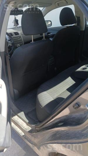 Pelēks Toyota Corolla 2008 Rīga, ar dzinēja tilpumu 1.60 L un nobraukumu 300 tūkst. km par 2900 €, foto 4 vietnē AUTOMOTO.COM.LV