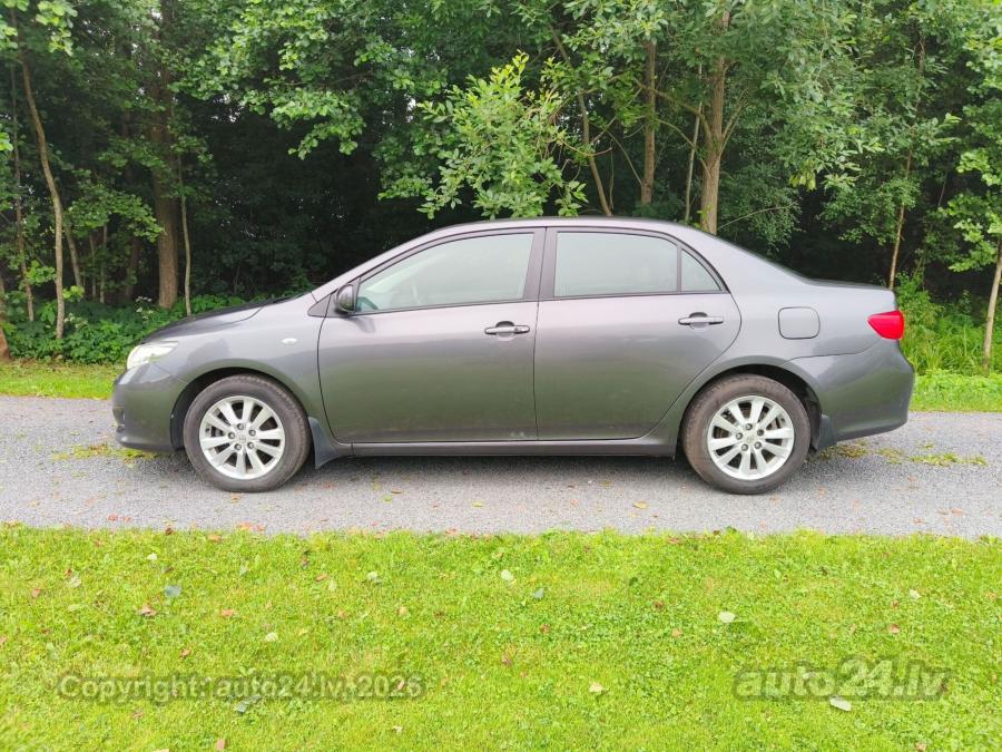 Grey Toyota Corolla 2008 in Tallinn, with an engine capacity of 1.60 L and mileage of 102 thousand km for 4200 €, photo 3 on AUTOMOTO.COM.LV