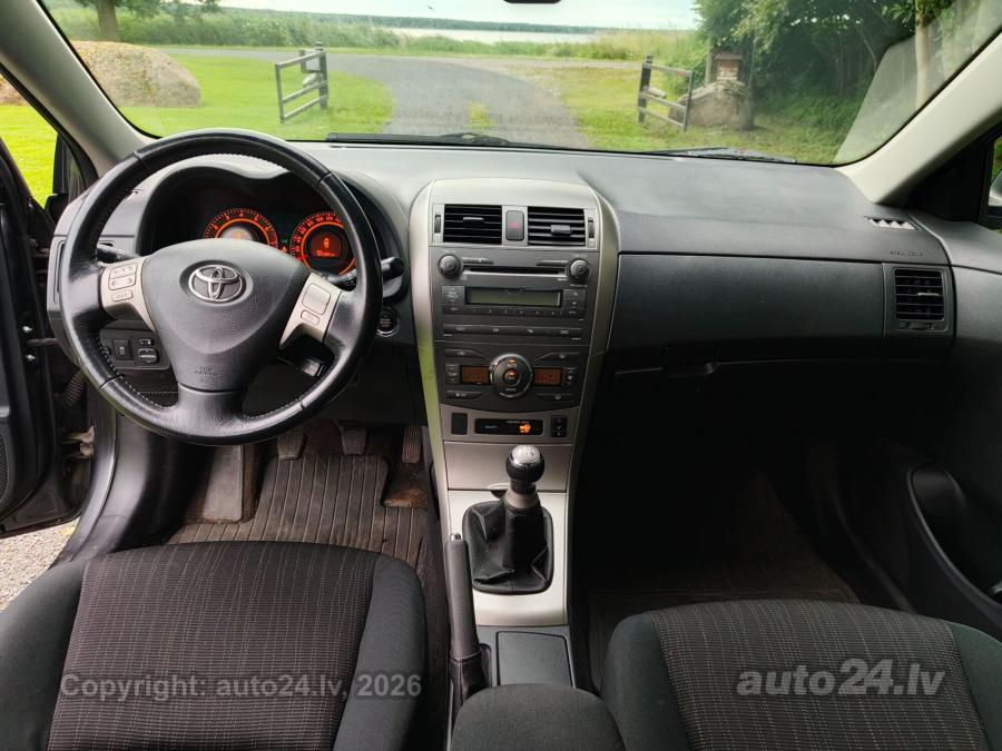 Grey Toyota Corolla 2008 in Tallinn, with an engine capacity of 1.60 L and mileage of 102 thousand km for 4200 €, photo 8 on AUTOMOTO.COM.LV