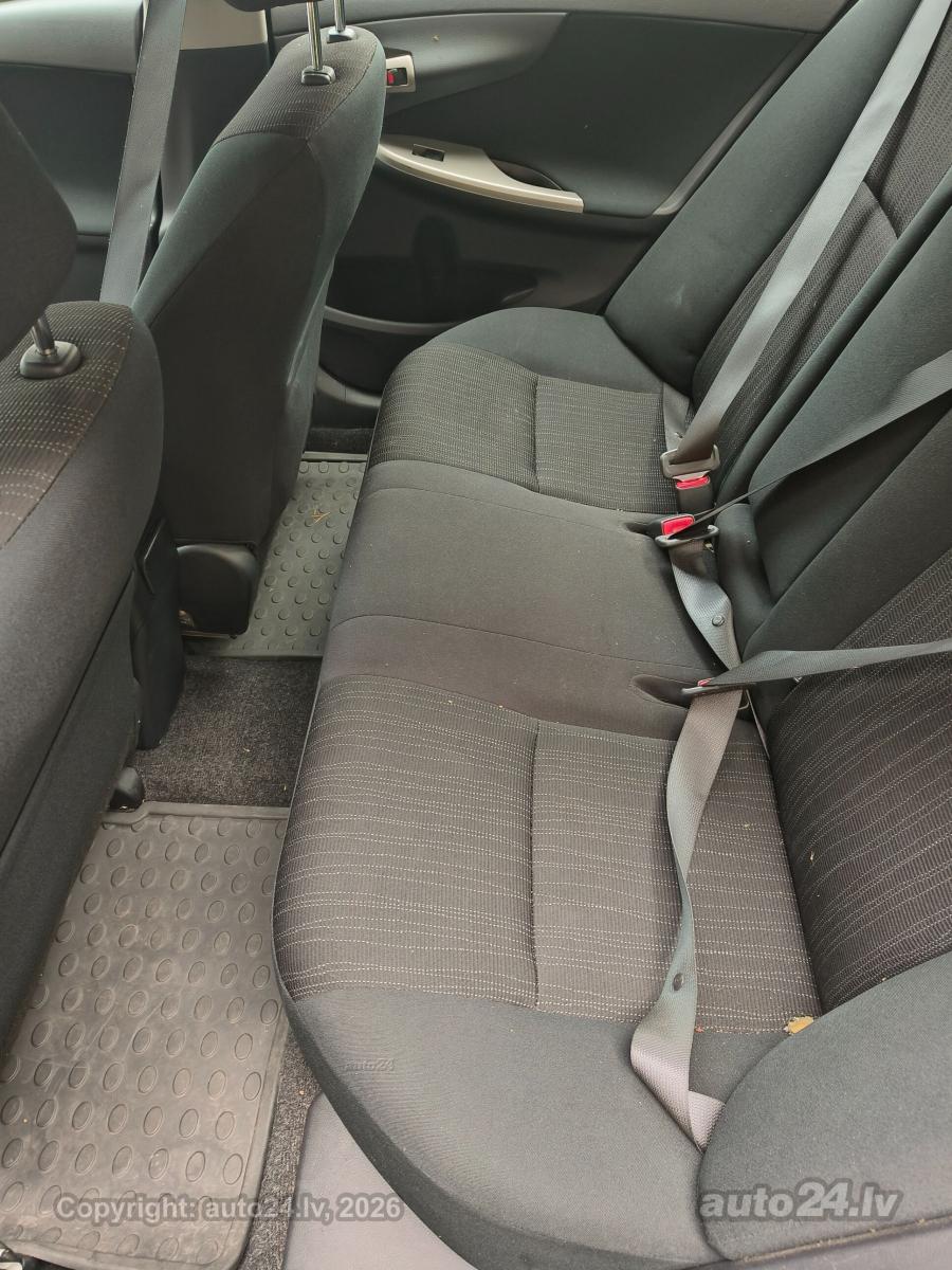 Grey Toyota Corolla 2008 in Tallinn, with an engine capacity of 1.60 L and mileage of 102 thousand km for 4200 €, photo 10 on AUTOMOTO.COM.LV