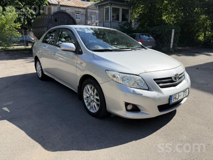 Grey Toyota Corolla 2008 in Riga, with an engine capacity of 1.40 L and mileage of 247 thousand km for 2999 €, photo 3 on AUTOMOTO.COM.LV