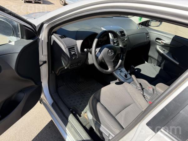 Grey Toyota Corolla 2008 in Riga, with an engine capacity of 1.40 L and mileage of 247 thousand km for 2999 €, photo 5 on AUTOMOTO.COM.LV