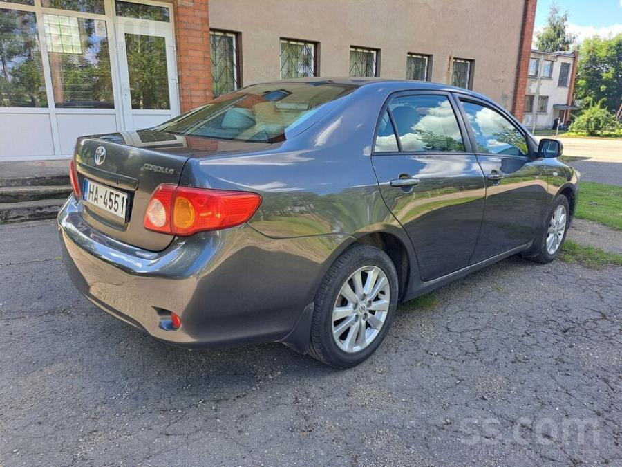 Pelēks Toyota Corolla 2008 Jēkabpils, ar dzinēja tilpumu 1.60 L un nobraukumu 304 tūkst. km par 2250 €, foto 4 vietnē AUTOMOTO.COM.LV