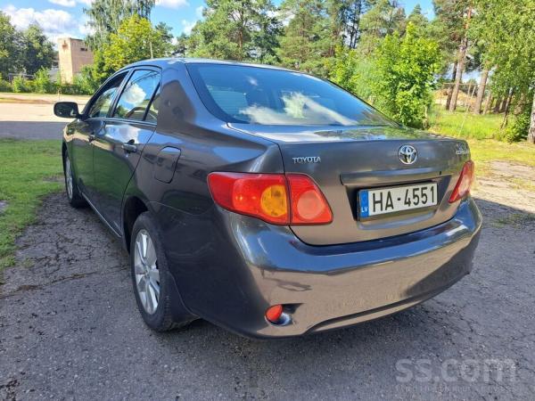 Pelēks Toyota Corolla 2008 Jēkabpils, ar dzinēja tilpumu 1.60 L un nobraukumu 304 tūkst. km par 2250 €, foto 5 vietnē AUTOMOTO.COM.LV