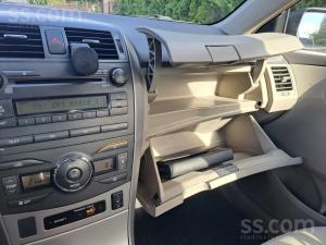 Pelēks Toyota Corolla 2008 Jēkabpils, ar dzinēja tilpumu 1.60 L un nobraukumu 304 tūkst. km par 2250 €, foto 16 vietnē AUTOMOTO.COM.LV