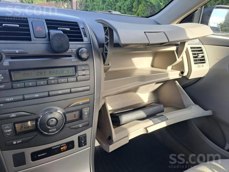 Pelēks Toyota Corolla 2008 Jēkabpils, ar dzinēja tilpumu 1.60 L un nobraukumu 304 tūkst. km par 2250 €, foto 16 vietnē AUTOMOTO.COM.LV