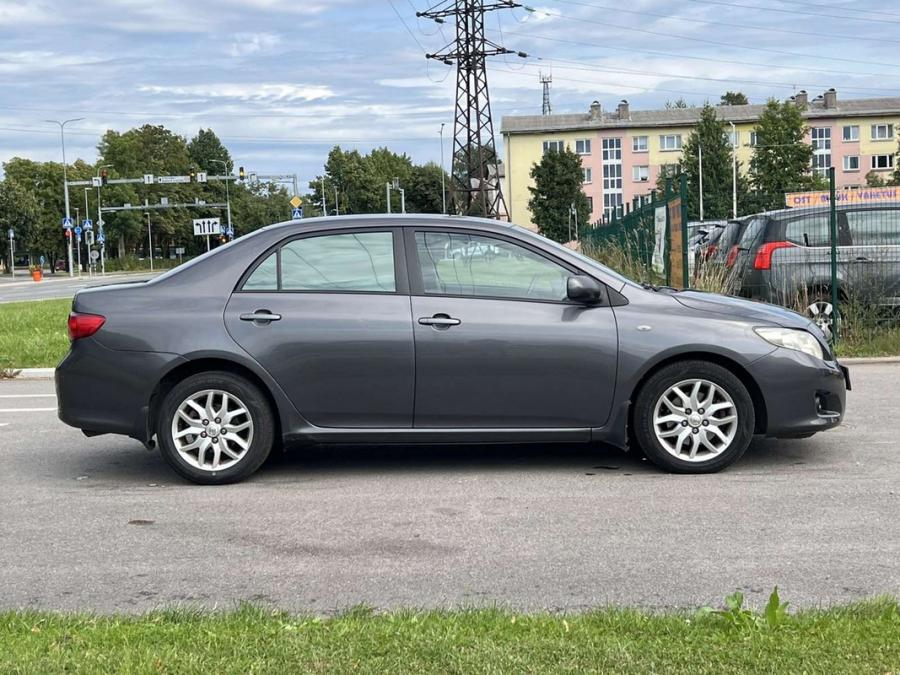 Pelēks Toyota Corolla 2008 Narva, ar dzinēja tilpumu 2.00 L un nobraukumu 207 tūkst. km par 2999 €, foto 17 vietnē AUTOMOTO.COM.LV